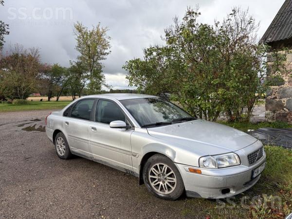 Grey Volvo S80 2004 in Riga, with an engine capacity of 2.40 L and mileage of 320 thousand km for 1300 €, photo 3 on AUTOMOTO.COM.LV