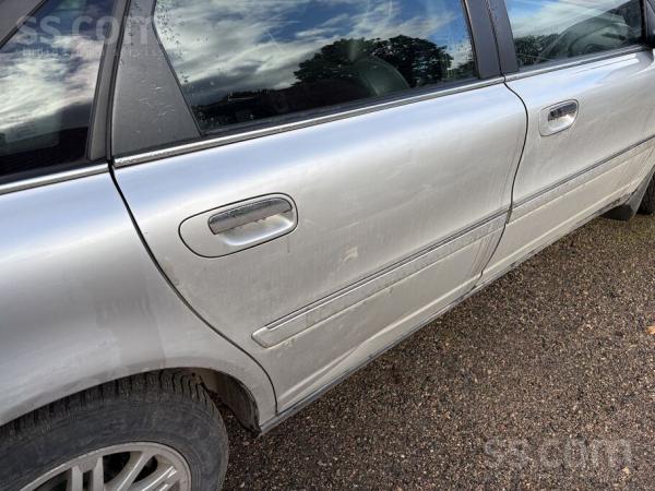 Grey Volvo S80 2004 in Riga, with an engine capacity of 2.40 L and mileage of 320 thousand km for 1300 €, photo 7 on AUTOMOTO.COM.LV