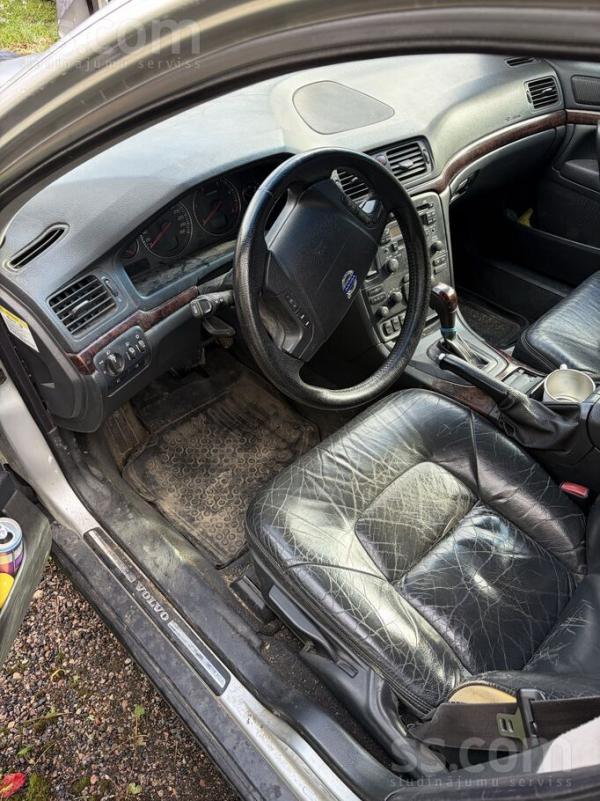 Grey Volvo S80 2004 in Riga, with an engine capacity of 2.40 L and mileage of 320 thousand km for 1300 €, photo 8 on AUTOMOTO.COM.LV