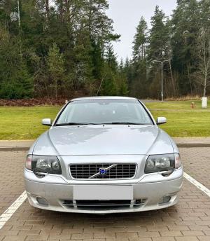 Grey Volvo S80 2005 in Vilnius, with an engine capacity of 2.40 L and mileage of 440 thousand km for 1300 €, photo  on AUTOMOTO.COM.LV
