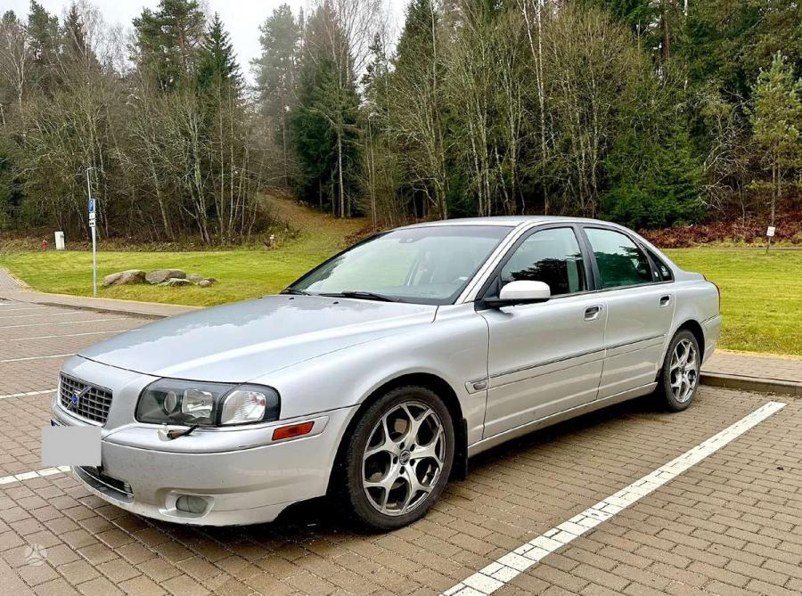 Grey Volvo S80 2005 in Vilnius, with an engine capacity of 2.40 L and mileage of 440 thousand km for 1300 €, photo 2 on AUTOMOTO.COM.LV