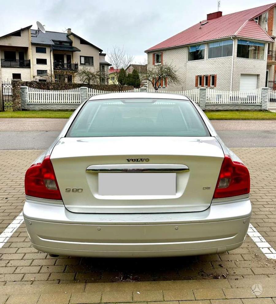 Grey Volvo S80 2005 in Vilnius, with an engine capacity of 2.40 L and mileage of 440 thousand km for 1300 €, photo 4 on AUTOMOTO.COM.LV