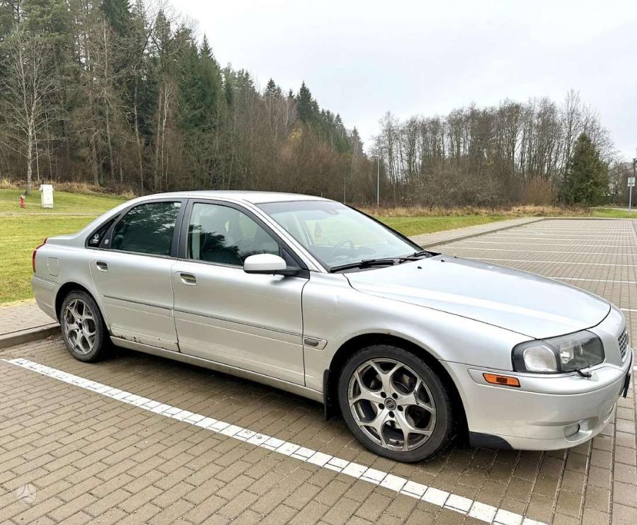 Grey Volvo S80 2005 in Vilnius, with an engine capacity of 2.40 L and mileage of 440 thousand km for 1300 €, photo 6 on AUTOMOTO.COM.LV