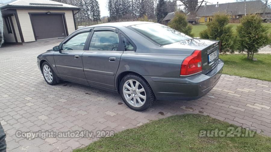 Pelēks Volvo S80 2005 Veru, ar dzinēja tilpumu 2.40 L un nobraukumu 331 tūkst. km par 5400 €, foto 2 vietnē AUTOMOTO.COM.LV