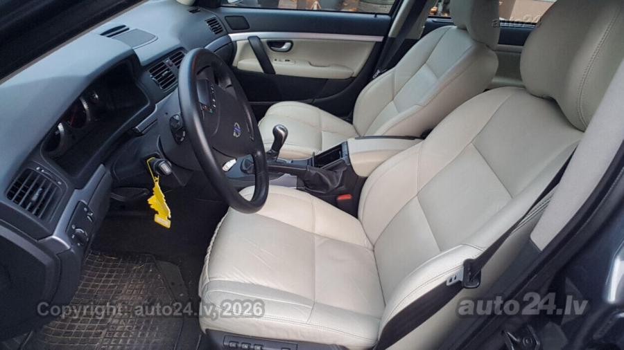 Pelēks Volvo S80 2005 Veru, ar dzinēja tilpumu 2.40 L un nobraukumu 331 tūkst. km par 5400 €, foto 5 vietnē AUTOMOTO.COM.LV