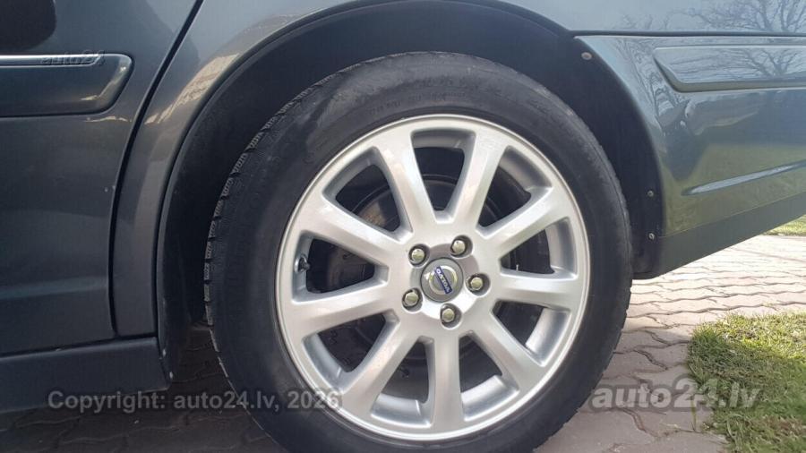 Pelēks Volvo S80 2005 Veru, ar dzinēja tilpumu 2.40 L un nobraukumu 331 tūkst. km par 5400 €, foto 12 vietnē AUTOMOTO.COM.LV