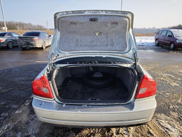 Grey Volvo S80 2005 in Kaunas, with an engine capacity of 2.50 L and mileage of 255 thousand km for 1000 €, photo 2 on AUTOMOTO.COM.LV
