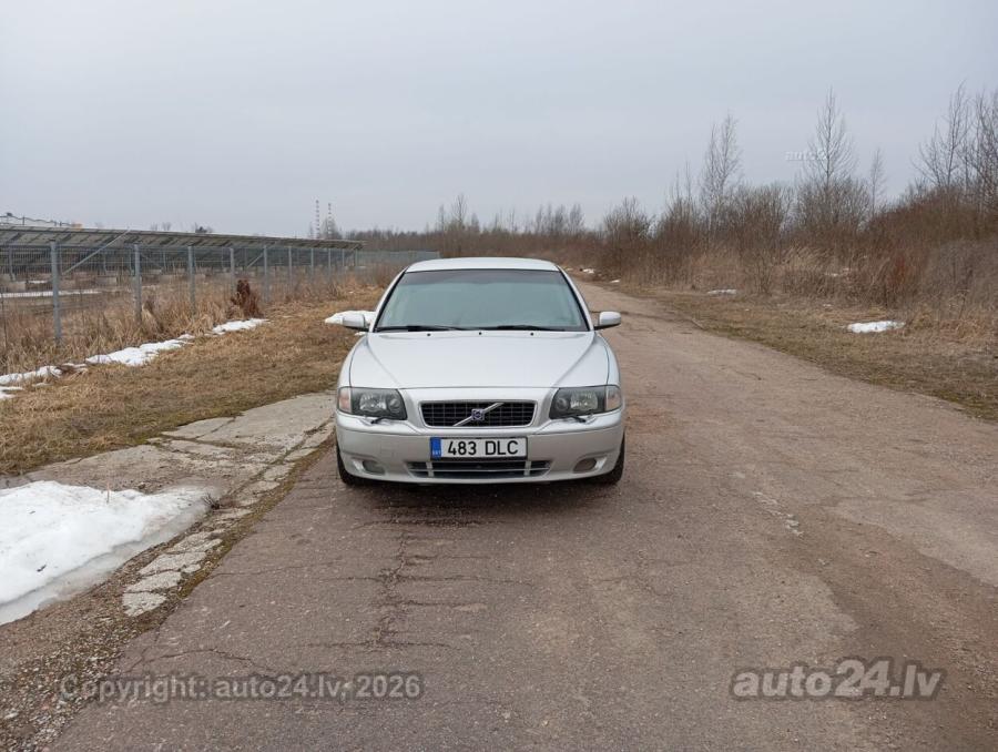 Grey Volvo S80 2005 in Narva, with an engine capacity of 2.40 L and mileage of 538 thousand km for 1900 €, photo 1 on AUTOMOTO.COM.LV