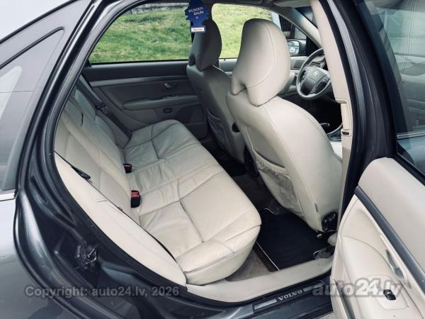 Pelēks Volvo S80 2005 Tallina, ar dzinēja tilpumu 2.40 L un nobraukumu 450 tūkst. km par 2990 €, foto 10 vietnē AUTOMOTO.COM.LV