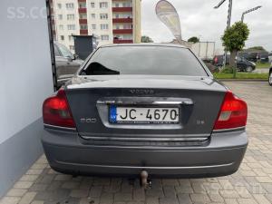 Grey Volvo S80 2005 in Talsi, with an engine capacity of 2.40 L and mileage of 377 thousand km for 1400 €, photo 5 on AUTOMOTO.COM.LV