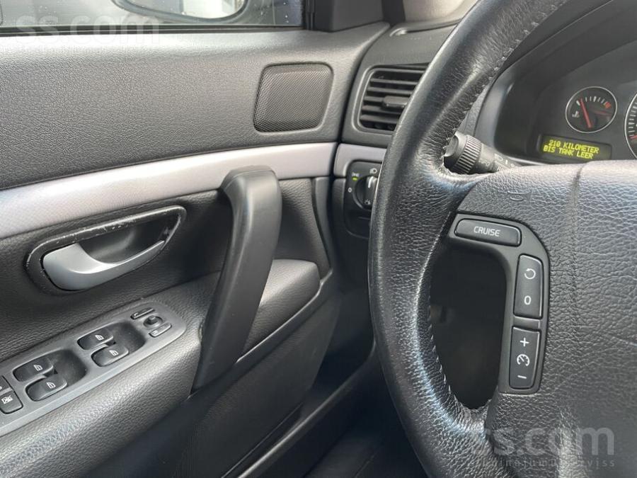 Grey Volvo S80 2005 in Talsi, with an engine capacity of 2.40 L and mileage of 377 thousand km for 1400 €, photo 13 on AUTOMOTO.COM.LV
