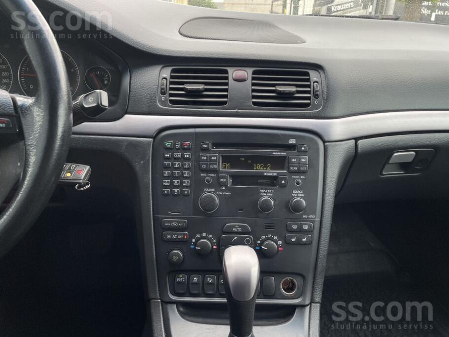 Grey Volvo S80 2005 in Talsi, with an engine capacity of 2.40 L and mileage of 377 thousand km for 1400 €, photo 17 on AUTOMOTO.COM.LV