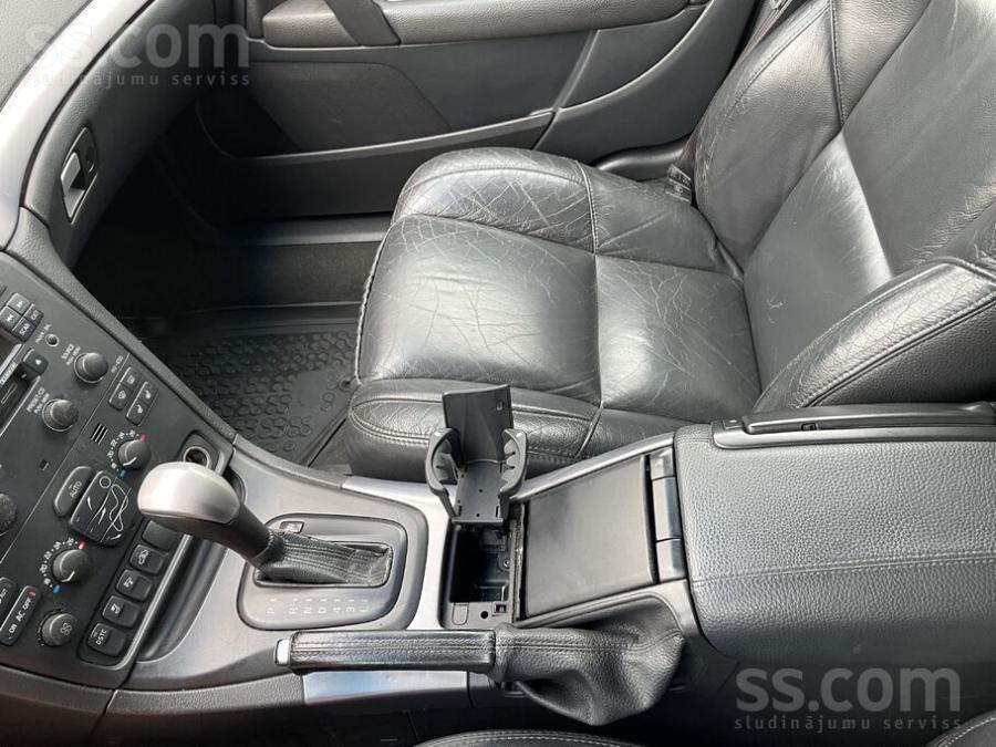 Grey Volvo S80 2005 in Talsi, with an engine capacity of 2.40 L and mileage of 377 thousand km for 1400 €, photo 19 on AUTOMOTO.COM.LV