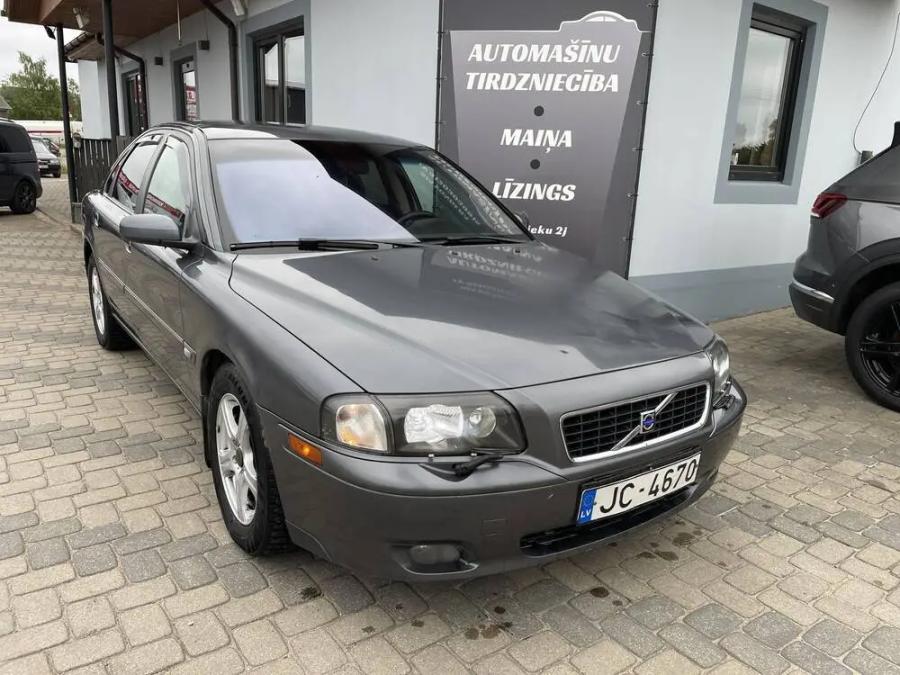 Pelēks Volvo S80 2005 Talsi, ar dzinēja tilpumu 2.40 L un nobraukumu 377 tūkst. km par 1400 €, foto 1 vietnē AUTOMOTO.COM.LV