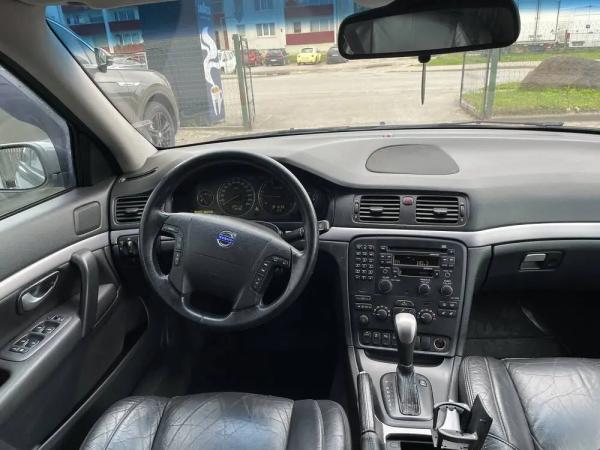 Pelēks Volvo S80 2005 Talsi, ar dzinēja tilpumu 2.40 L un nobraukumu 377 tūkst. km par 1400 €, foto 6 vietnē AUTOMOTO.COM.LV
