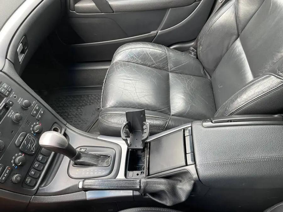 Pelēks Volvo S80 2005 Talsi, ar dzinēja tilpumu 2.40 L un nobraukumu 377 tūkst. km par 1400 €, foto 19 vietnē AUTOMOTO.COM.LV
