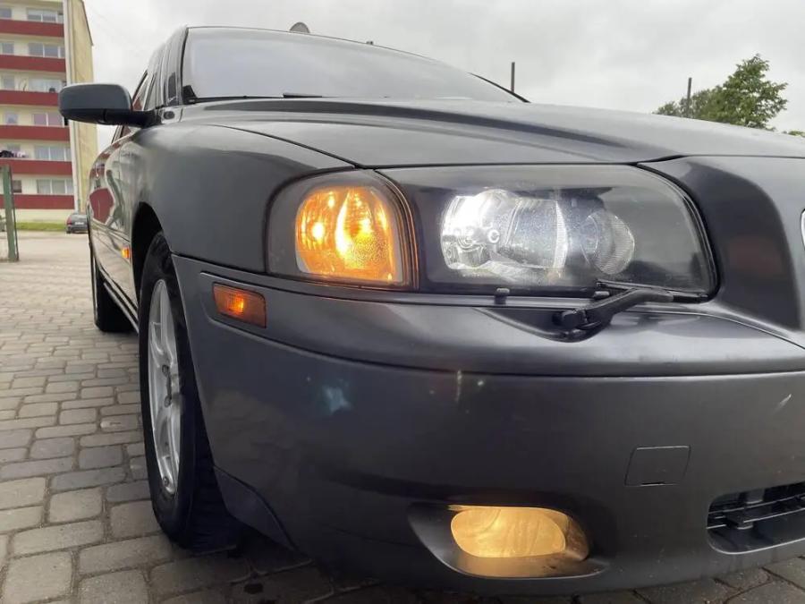 Pelēks Volvo S80 2005 Talsi, ar dzinēja tilpumu 2.40 L un nobraukumu 377 tūkst. km par 1400 €, foto 23 vietnē AUTOMOTO.COM.LV
