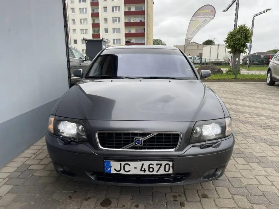 Pelēks Volvo S80 2005 Talsi, ar dzinēja tilpumu 2.40 L un nobraukumu 377 tūkst. km par 1400 €, foto 27 vietnē AUTOMOTO.COM.LV