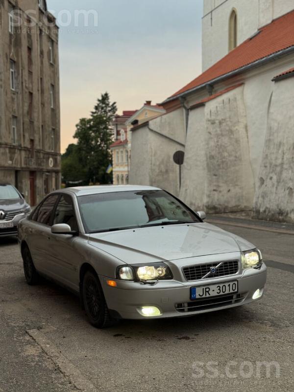 Grey Volvo S80 2005 in Aluksne, with an engine capacity of 2.40 L and mileage of 403 thousand km for 2000 €, photo 2 on AUTOMOTO.COM.LV