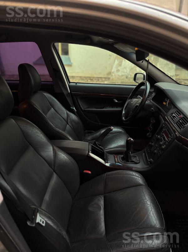 Grey Volvo S80 2005 in Aluksne, with an engine capacity of 2.40 L and mileage of 403 thousand km for 2000 €, photo 6 on AUTOMOTO.COM.LV