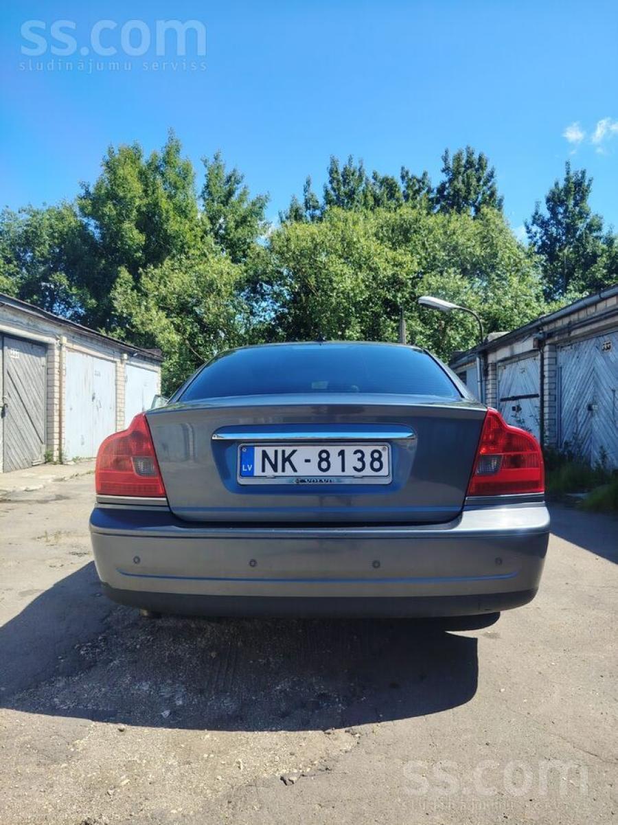Grey Volvo S80 2005 in Riga, with an engine capacity of 2.40 L and mileage of 365 thousand km for 1850 €, photo 3 on AUTOMOTO.COM.LV
