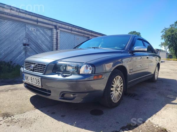 Grey Volvo S80 2005 in Riga, with an engine capacity of 2.40 L and mileage of 365 thousand km for 1850 €, photo 3 on AUTOMOTO.COM.LV