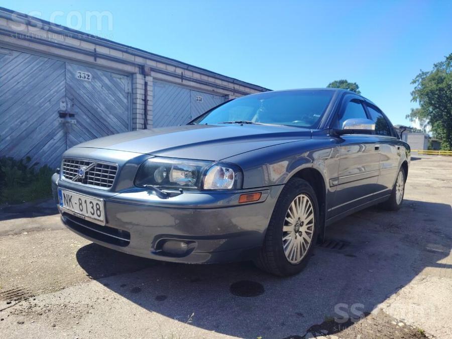 Grey Volvo S80 2005 in Riga, with an engine capacity of 2.40 L and mileage of 365 thousand km for 1850 €, photo 4 on AUTOMOTO.COM.LV