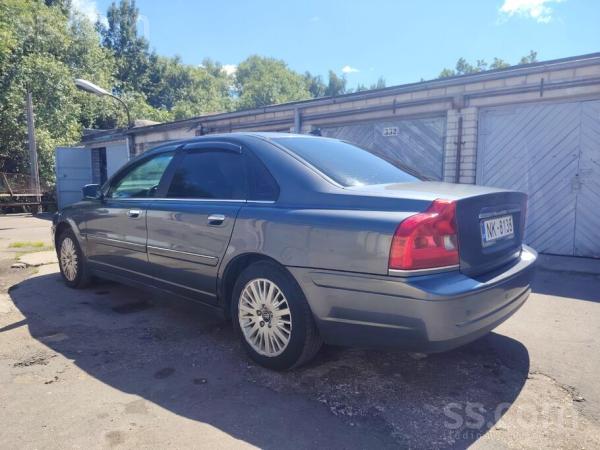 Grey Volvo S80 2005 in Riga, with an engine capacity of 2.40 L and mileage of 365 thousand km for 1850 €, photo 4 on AUTOMOTO.COM.LV
