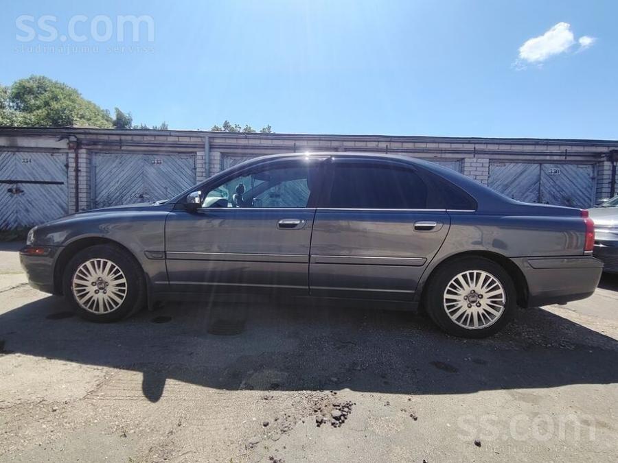 Grey Volvo S80 2005 in Riga, with an engine capacity of 2.40 L and mileage of 365 thousand km for 1850 €, photo 9 on AUTOMOTO.COM.LV