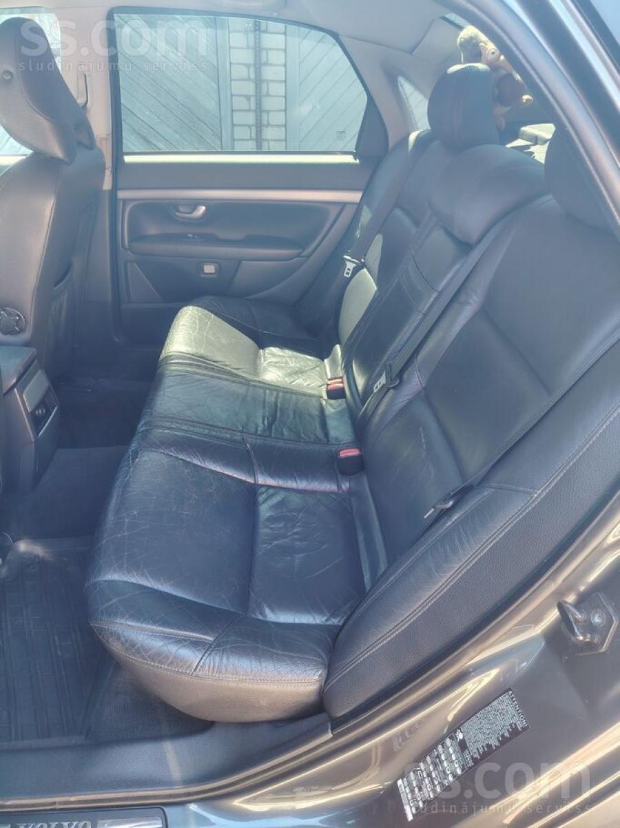 Grey Volvo S80 2005 in Riga, with an engine capacity of 2.40 L and mileage of 365 thousand km for 1850 €, photo 12 on AUTOMOTO.COM.LV