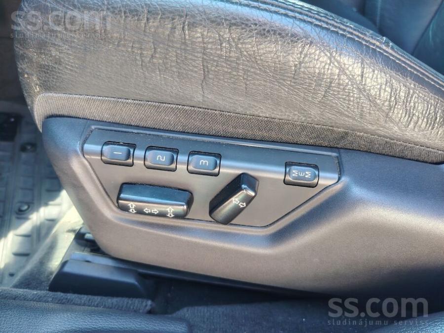 Grey Volvo S80 2005 in Riga, with an engine capacity of 2.40 L and mileage of 365 thousand km for 1850 €, photo 13 on AUTOMOTO.COM.LV