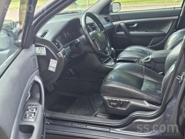 Grey Volvo S80 2005 in Riga, with an engine capacity of 2.40 L and mileage of 365 thousand km for 1900 €, photo 5 on AUTOMOTO.COM.LV