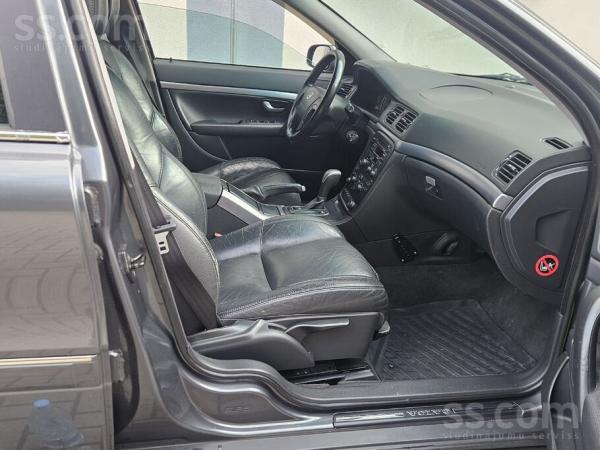 Grey Volvo S80 2005 in Riga, with an engine capacity of 2.40 L and mileage of 365 thousand km for 1900 €, photo 6 on AUTOMOTO.COM.LV