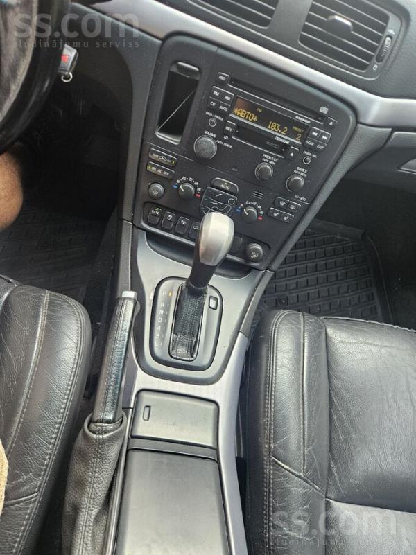Grey Volvo S80 2005 in Riga, with an engine capacity of 2.40 L and mileage of 365 thousand km for 1900 €, photo 7 on AUTOMOTO.COM.LV