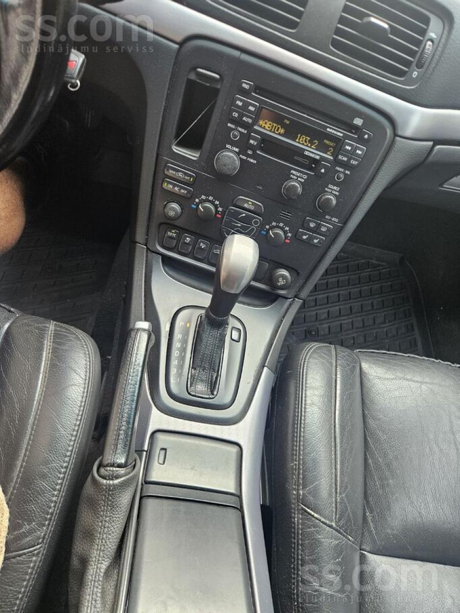 Pelēks Volvo S80 2005 Rīga, ar dzinēja tilpumu 2.40 L un nobraukumu 365 tūkst. km par 1900 €, foto 8 vietnē AUTOMOTO.COM.LV