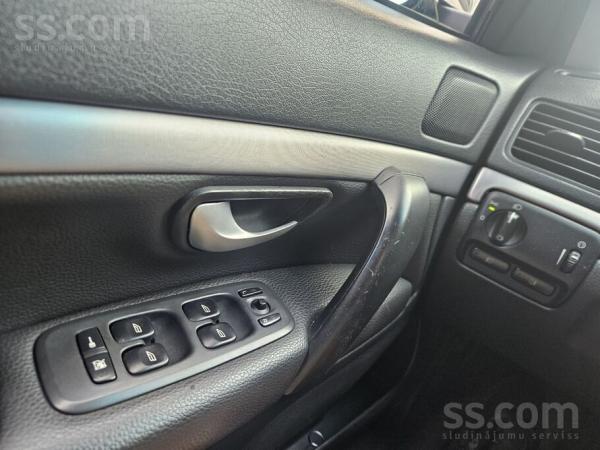 Grey Volvo S80 2005 in Riga, with an engine capacity of 2.40 L and mileage of 365 thousand km for 1900 €, photo 8 on AUTOMOTO.COM.LV
