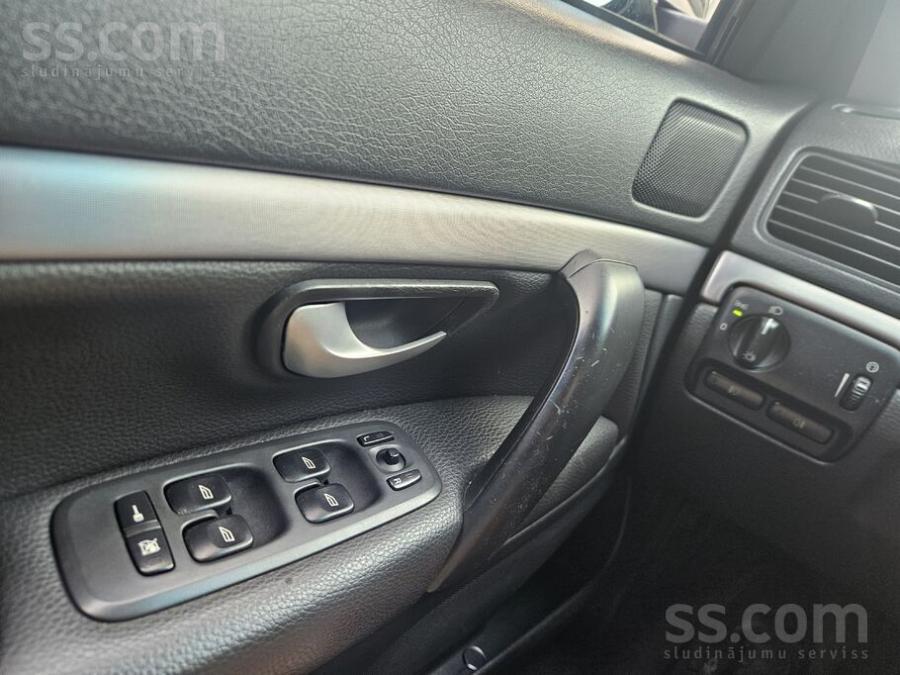 Pelēks Volvo S80 2005 Rīga, ar dzinēja tilpumu 2.40 L un nobraukumu 365 tūkst. km par 1900 €, foto 9 vietnē AUTOMOTO.COM.LV