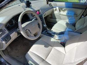 Grey Volvo S80 2005 in Aizkraukle, with an engine capacity of 2.40 L and mileage of 450 thousand km for 1300 €, photo 6 on AUTOMOTO.COM.LV