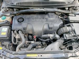 Grey Volvo S80 2005 in Aizkraukle, with an engine capacity of 2.40 L and mileage of 450 thousand km for 1300 €, photo 8 on AUTOMOTO.COM.LV