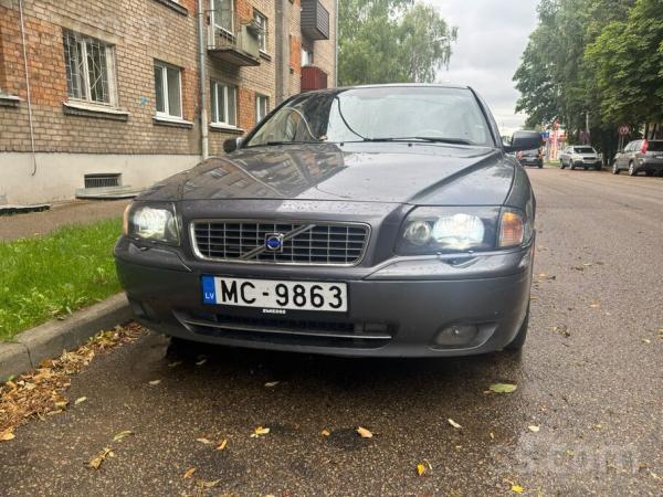 Pelēks Volvo S80 2005 Daugavpils, ar dzinēja tilpumu 2.40 L un nobraukumu 375 tūkst. km par 990 €, foto 1 vietnē AUTOMOTO.COM.LV