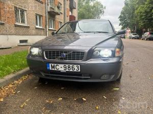 Pelēks Volvo S80 2005 Daugavpils, ar dzinēja tilpumu 2.40 L un nobraukumu 375 tūkst. km par 990 €, foto  vietnē AUTOMOTO.COM.LV