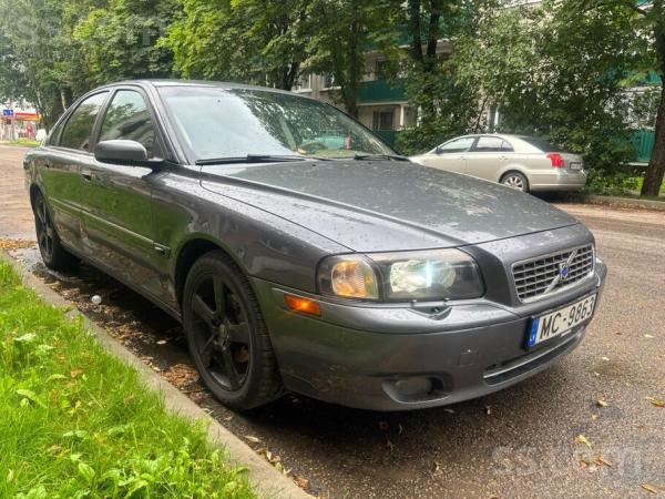 Pelēks Volvo S80 2005 Daugavpils, ar dzinēja tilpumu 2.40 L un nobraukumu 375 tūkst. km par 990 €, foto 3 vietnē AUTOMOTO.COM.LV
