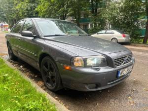 Pelēks Volvo S80 2005 Daugavpils, ar dzinēja tilpumu 2.40 L un nobraukumu 375 tūkst. km par 990 €, foto 4 vietnē AUTOMOTO.COM.LV