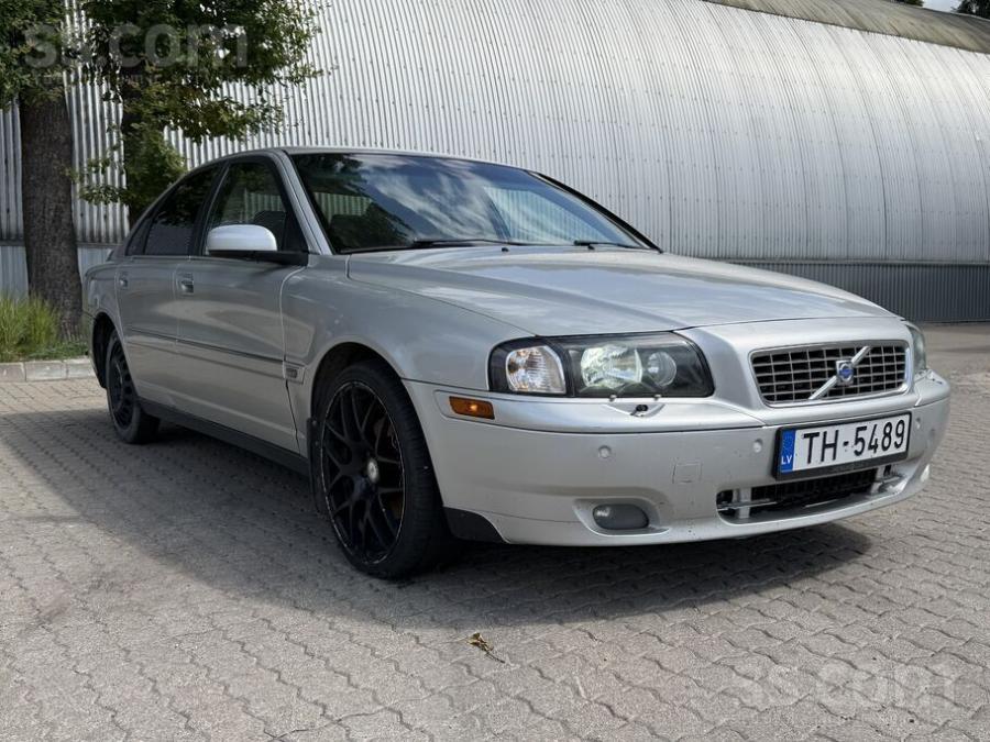 Grey Volvo S80 2005 in Riga, with an engine capacity of 2.40 L and mileage of 395 thousand km for 1050 €, photo 3 on AUTOMOTO.COM.LV