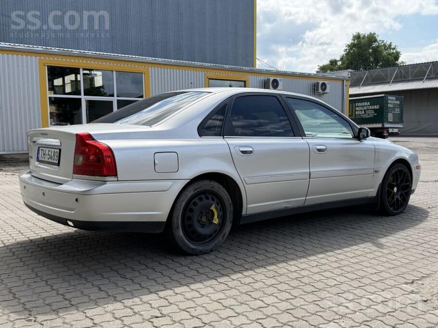 Grey Volvo S80 2005 in Riga, with an engine capacity of 2.40 L and mileage of 395 thousand km for 1050 €, photo 4 on AUTOMOTO.COM.LV