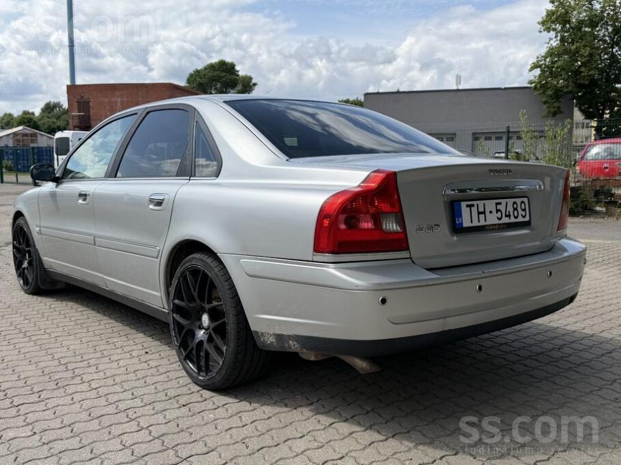 Grey Volvo S80 2005 in Riga, with an engine capacity of 2.40 L and mileage of 395 thousand km for 1050 €, photo 5 on AUTOMOTO.COM.LV
