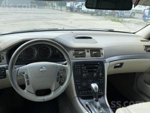 Grey Volvo S80 2005 in Riga, with an engine capacity of 2.40 L and mileage of 395 thousand km for 1050 €, photo 6 on AUTOMOTO.COM.LV