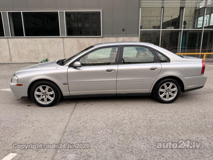 Grey Volvo S80 2005 in Tallinn, with an engine capacity of 2.40 L and mileage of 385 thousand km for 3499 €, photo 3 on AUTOMOTO.COM.LV