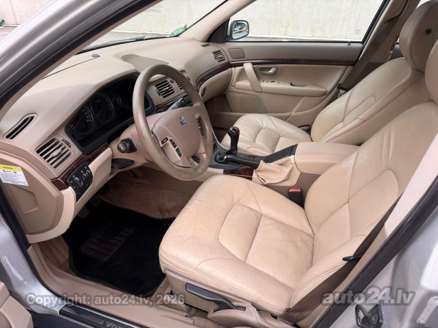 Grey Volvo S80 2005 in Tallinn, with an engine capacity of 2.40 L and mileage of 385 thousand km for 3499 €, photo 11 on AUTOMOTO.COM.LV