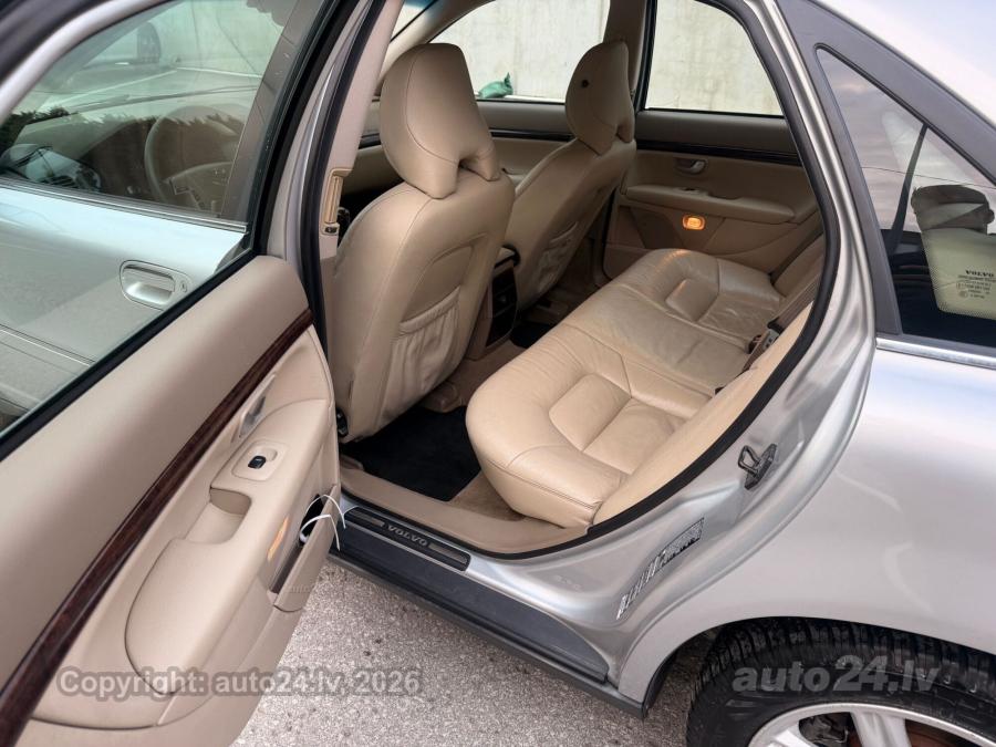 Grey Volvo S80 2005 in Tallinn, with an engine capacity of 2.40 L and mileage of 385 thousand km for 3499 €, photo 12 on AUTOMOTO.COM.LV